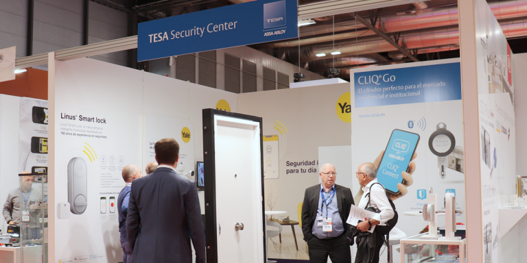 tesa-assa-abloy-stand-sicur-2020-portada • CASADOMO