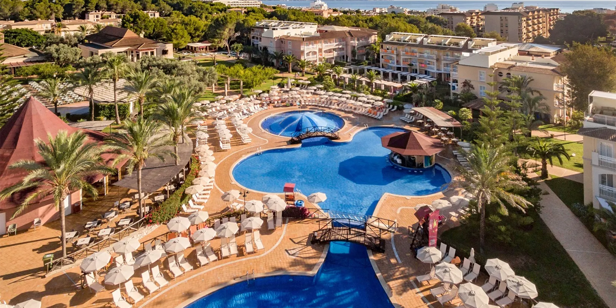 El hotel Zafiro Can Picafort instala el BMS de control industrial de ROBOTBAS • CASADOMO