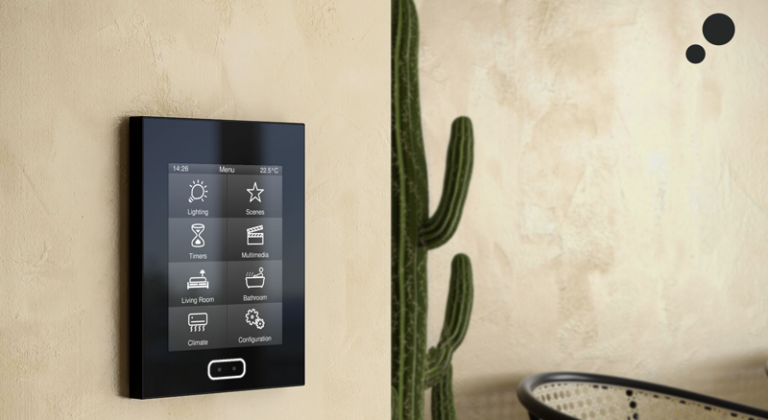 La pantalla táctil Z40 de Zennio se actualiza para admitir un montaje ...