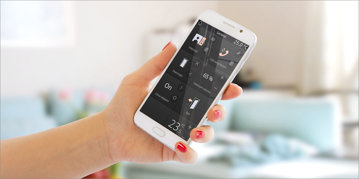 Gestión de la vivienda inteligente con la aplicación y el sistema de ...