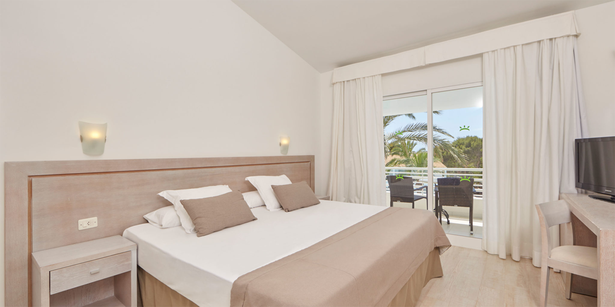 El Hotel Prinsotel La Caleta automatiza las habitaciones con la tecnología de ROBOTBAS • CASADOMO