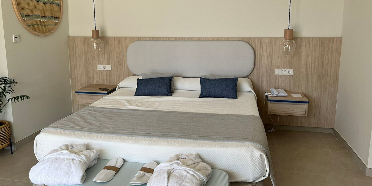 Los detectores de movimiento y displays de ROBOTBAS modernizan el TUI Blue Victoria Menorca ...