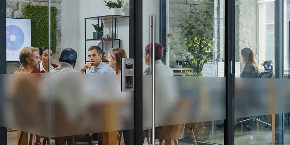 2N Access Unit QR, el nuevo lector de control de accesos IP de 2N para ...